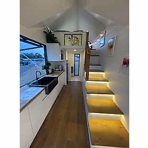 Motorhome with Steel Structure, Modern Design, Natural Light, and Scenic Views Through Aluminum Alloy aWindows and Solar-Powered (1800 * 600 * 800)