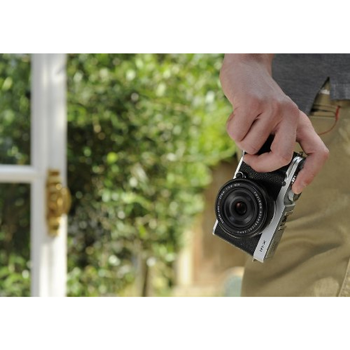 Fujifilm X-M1 Compact System 16MP Digital Camera with 3-Inch LCD Screen - Body Only (Silver)