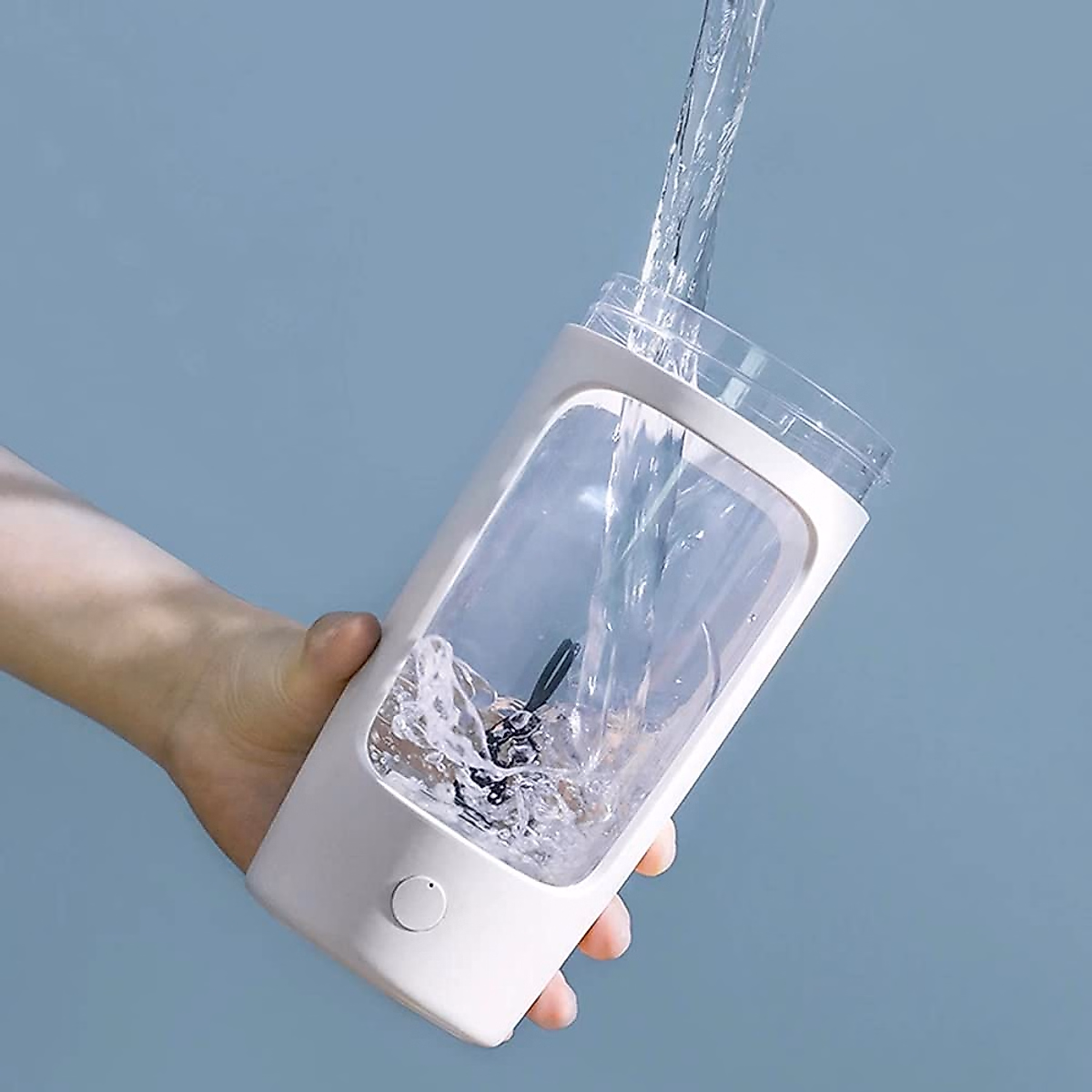 650ml USB Charging Self Stirring Water Bottle Automatic Mixing Mug for Coffee Milk Mixing Water Bottle Cup Drinkware Smart Cup (white)