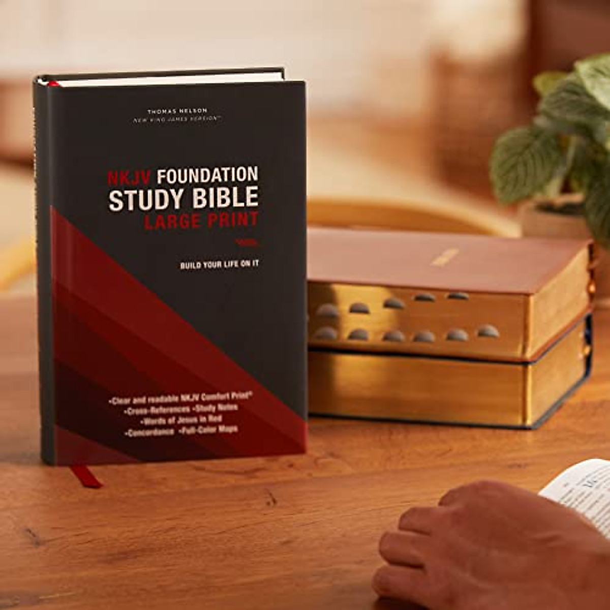 NKJV, Foundation Study Bible, Large Print, Leathersoft, Blue, Red Letter, Thumb Indexed, Comfort Print: Holy Bible, New King James Version