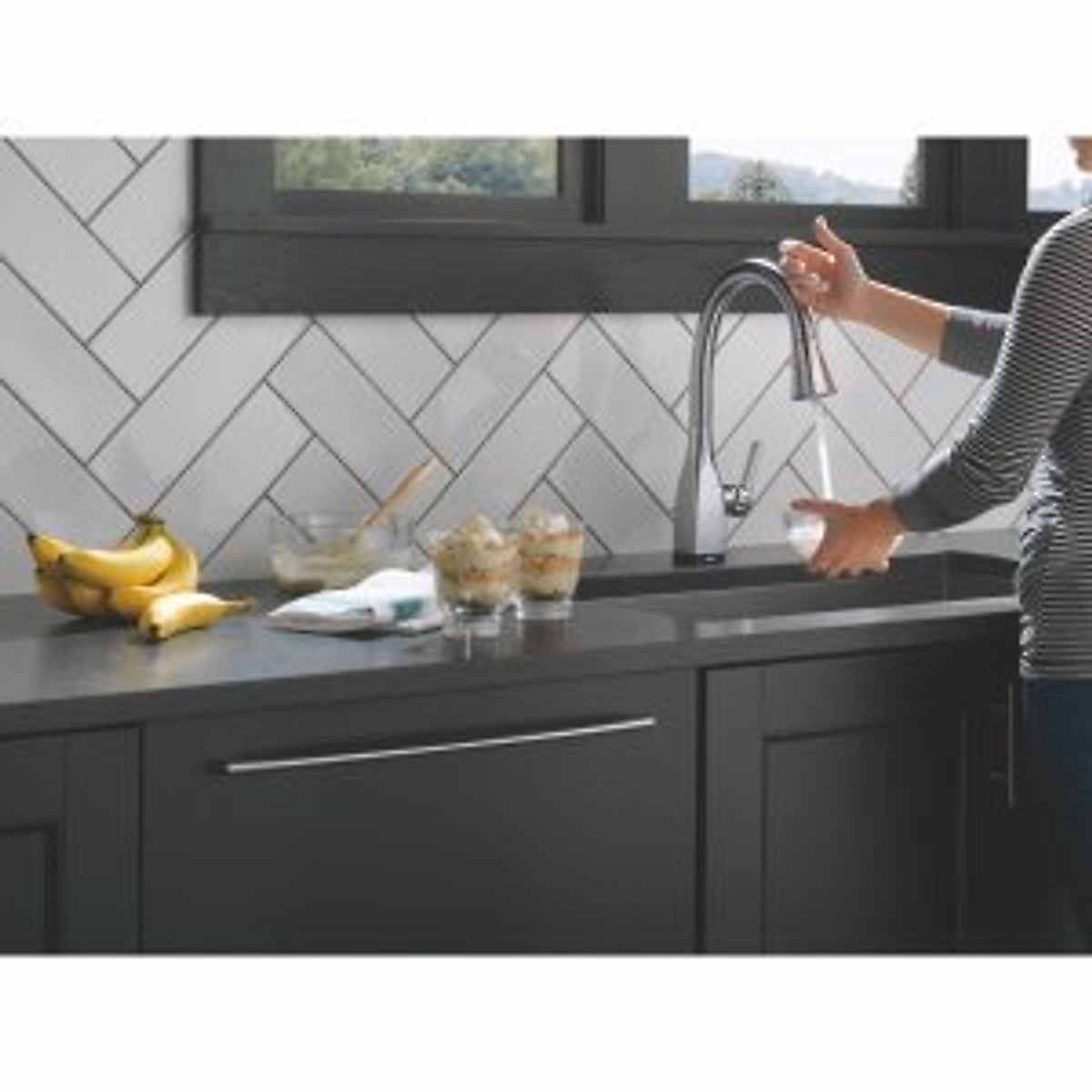 Delta Faucet Mateo Touch Kitchen Faucet Brushed Nickel, Kitchen Faucets with Pull Down Sprayer, Kitchen Sink Faucet, Touch Faucet for Kitchen Sink, Touch2O Technology, Arctic Stainless 9183T-AR-DST