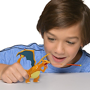 PoKéMoN 4.5" Battle Feature Figure - Charizard