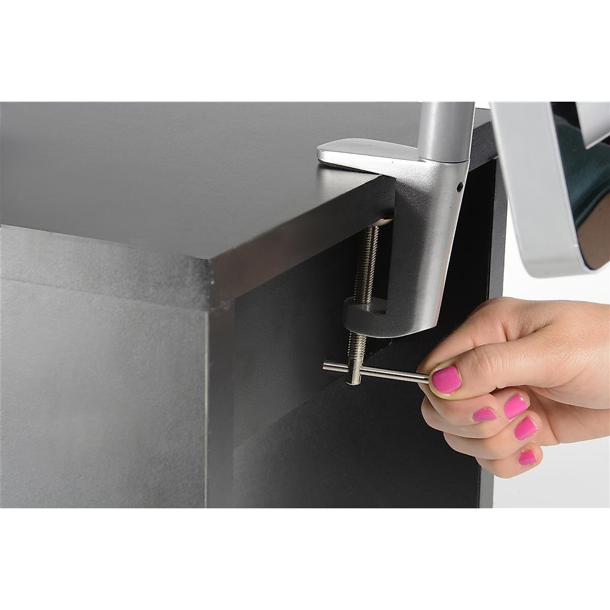 Displays2go Trade Show Display Counter with Mount for iPad – Steel, Corrugated Plastic, MDF, White, Silver Trim, Woodgrain (CTRPIPDCSL)