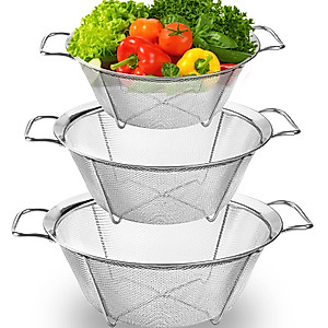 Dicunoy Set of 3 Strainers and Colanders, Stainless Steel Mesh Strainer Basket with Handle, Stackable Mesh Footed Colander for Rinse Food, Fruit, Vegetable, Strain, Drain (2.5/3/5 Quart)