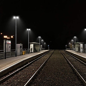 HCOOR 100W Solar Street Lights Outdoor, IP65 Waterproof Dusk to Dawn Solar Led Outdoor Light with Remote Control, 6500K Cool White Security Led Flood Light for Yard, Garden, Street, Parking Lot