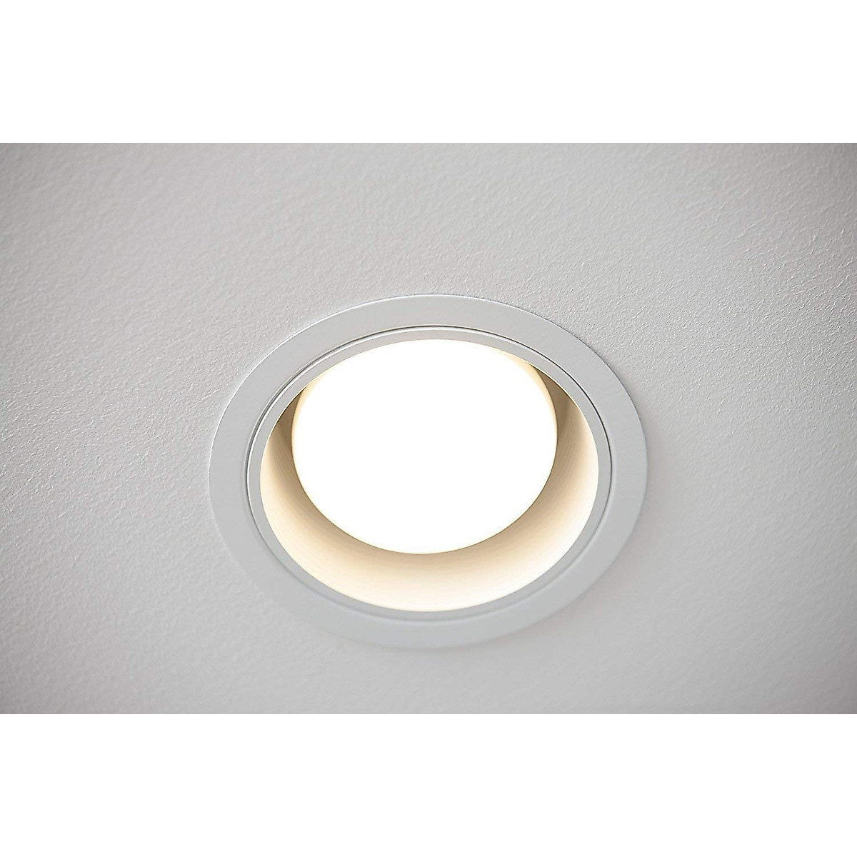 Philips LED Flicker-Free Frosted Dimmable BR30 Light Bulb - EyeComfort Technology - 650 Lumen - Daylight (5000K) – 7.5W=65W - E26 Base - Ultra Definition (Old Version) - Indoor – 6-Pack