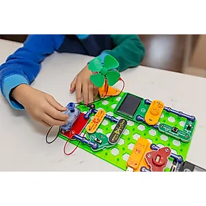 Snap Circuits Green Energy Electronics Exploration Kit | Over 125 Exciting STEM Projects | Full Color Project Manual | 45+ Snap Circuits Parts | STEM Educational Toys for Kids 8+