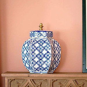 Blue and White Hand Painted Pattern Ceramic Ginger Jar with Lid Storage Decorative Jar for Home Decor