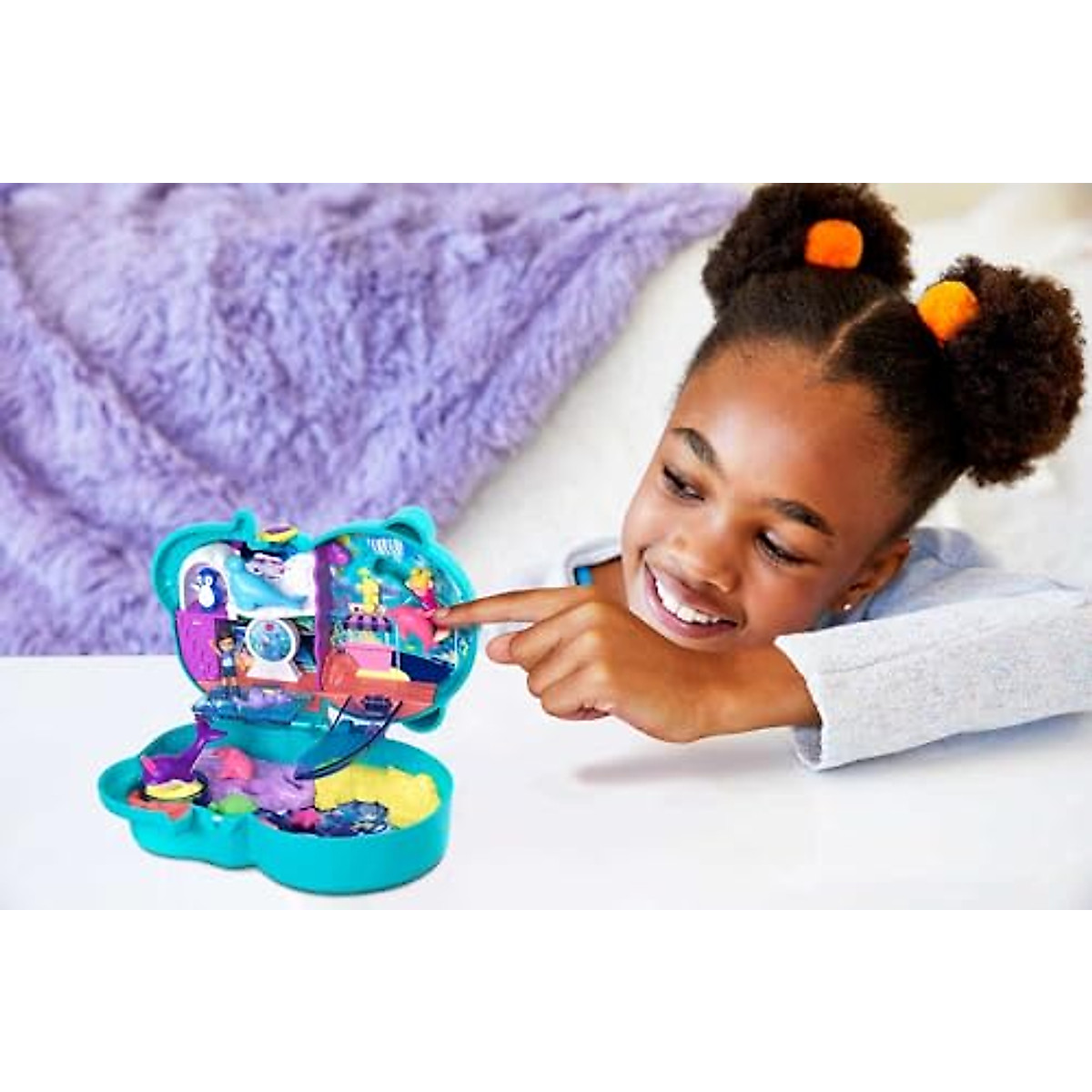 Polly Pocket Compact Playset, Otter Aquarium with 2 Micro Dolls & Accessories, Travel Toys with Surprise Reveals (Amazon Exclusive)