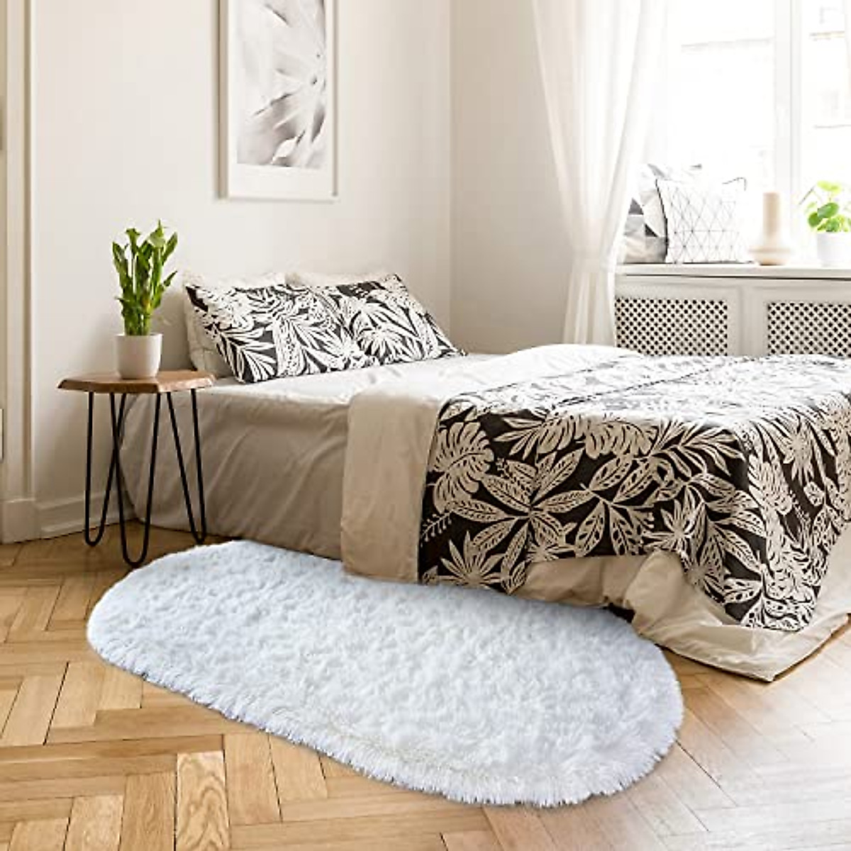 Terrug Super Soft Oval Rugs for Kid's Room, Cute Fluffy Plush Rugs 2.6x5.3 Feet for Girls Bedroom Dorm, Non-Slip Modern Shaggy Carpet for Living Room, Home Decor White for Bedroom White