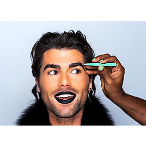 The Damone Roberts Tweezers