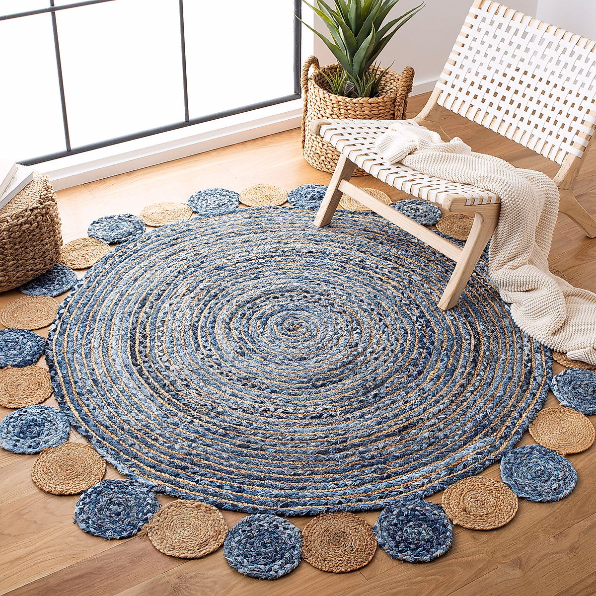SAFAVIEH Cape Cod Collection 4' Round Blue/Beige CAP201C Handmade Boho Braided Jute & Cotton Entryway Foyer Living Room Bedroom Kitchen Area Rug