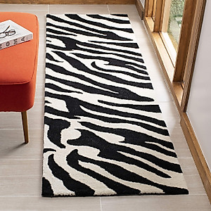 SAFAVIEH Soho Collection 2'6" x 8' White / Black SOH717A Handmade Premium Wool Runner Rug