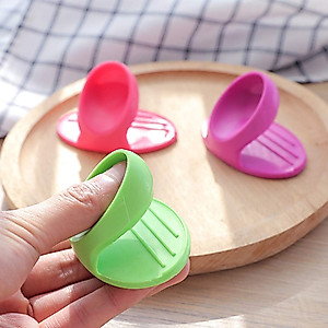 YARNOW 3Pcs Mini Oven Mitts Gloves Silicone Pot Holder Heat Resistant Finger Protector Pinch Grips Hot Dish Bowl Plate Holder Clip for Kitchen Tools Random Colors