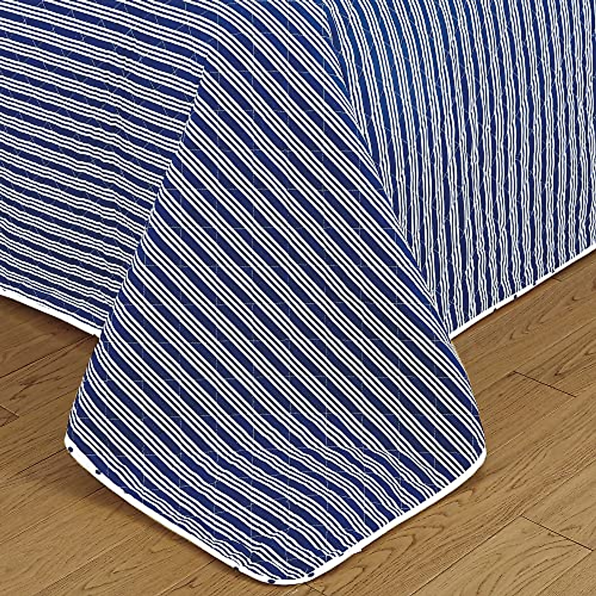 Market & Place 2 Piece Reversible Quilt Set with Sham | All-Season Soft & Lightweight Bedspread with Modern Striped Pattern | Nora Collection (Twin, White/Navy)