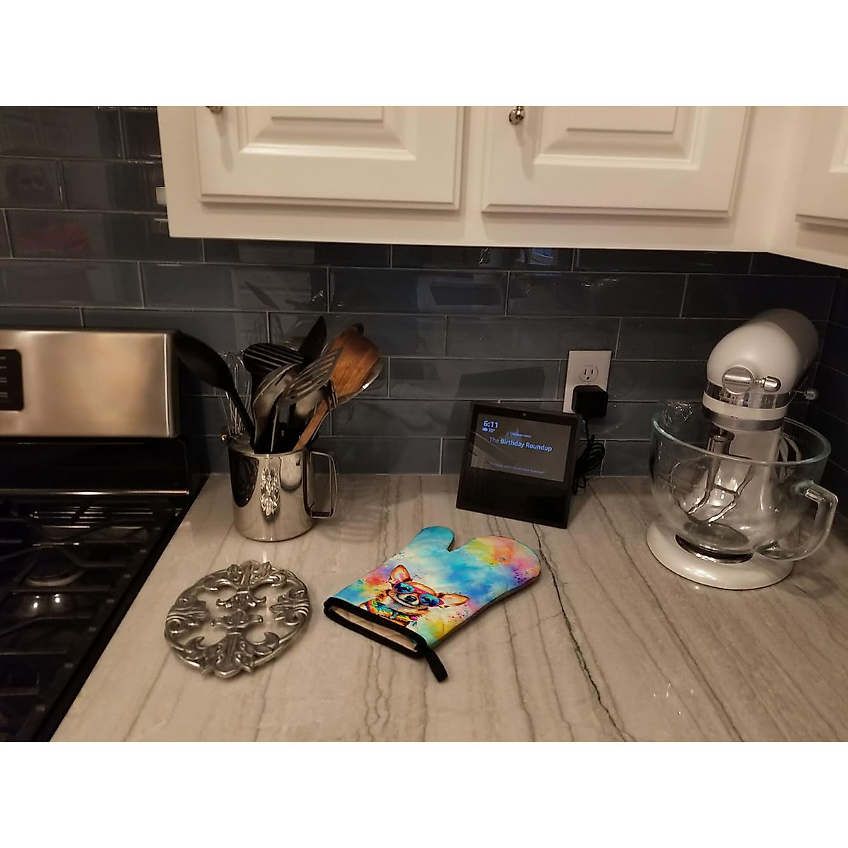 Caroline's Treasures DAC2489OVMT Chihuahua Hippie Dawg Oven Mitt Heat Resistant Thick Oven Mitt for Hot Pans and Oven, Kitchen Mitt Protect Hands, Cooking Baking Glove