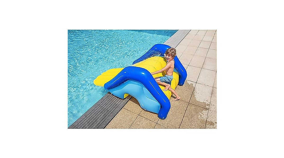 Giant Inflatable Swimming Pool Slide with Sprinkler