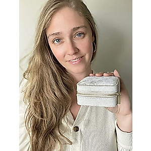 BLUTETE Travel Jewelry Box Organizer Velvet Travel Case With Mirror Ring Earrings Necklaces Storage Organizer Box (Champagne)