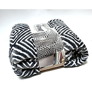 Life Comfort The Ultimate Throw Faux Fur - Geo Print