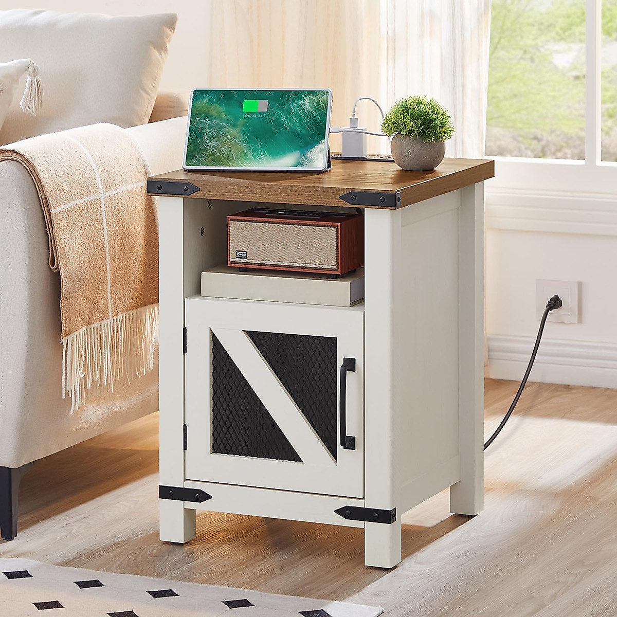 HOOBRO Farmhouse Nightstand with Charging Station, 18“ End Table with Barn Door Storage Space, Wooden Side Table with Outlets and USB Ports, Night Stand for Bedroom, Office, Antique White WH175UBZ01