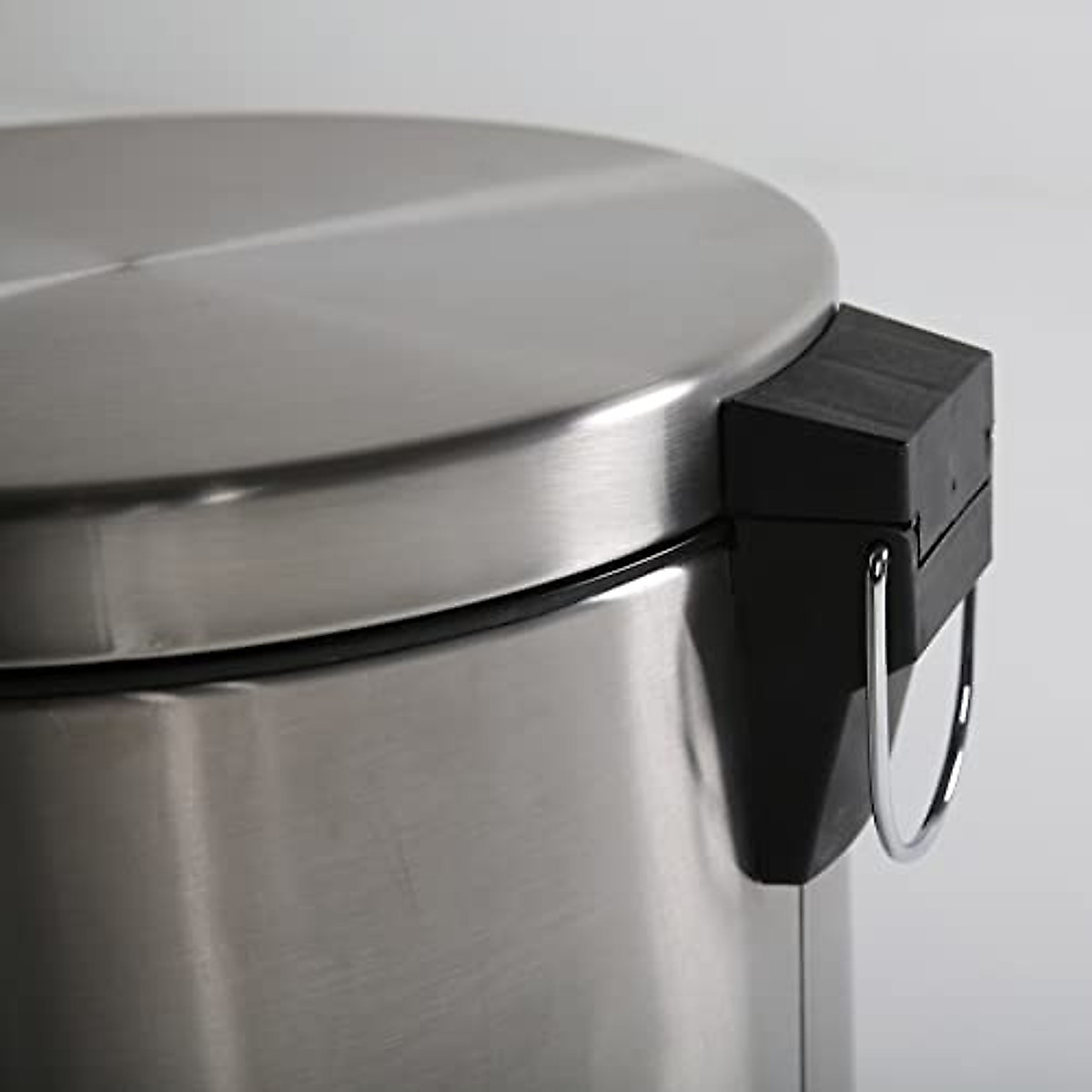 M&T Displays Stainless Steel Step On Garbage Trash Can Silver 5.3 Gallon (20 Liter) Receptacle Plastic Removable Recycle Bin Inner Bucket for Outdoor Commercial Waste Container
