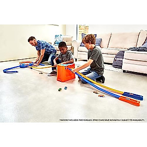 Hot Wheels Track Builder Playset, Deluxe Stunt Box with 25 Component Parts & 1:64 Scale Toy Car [Amazon Exclusive]