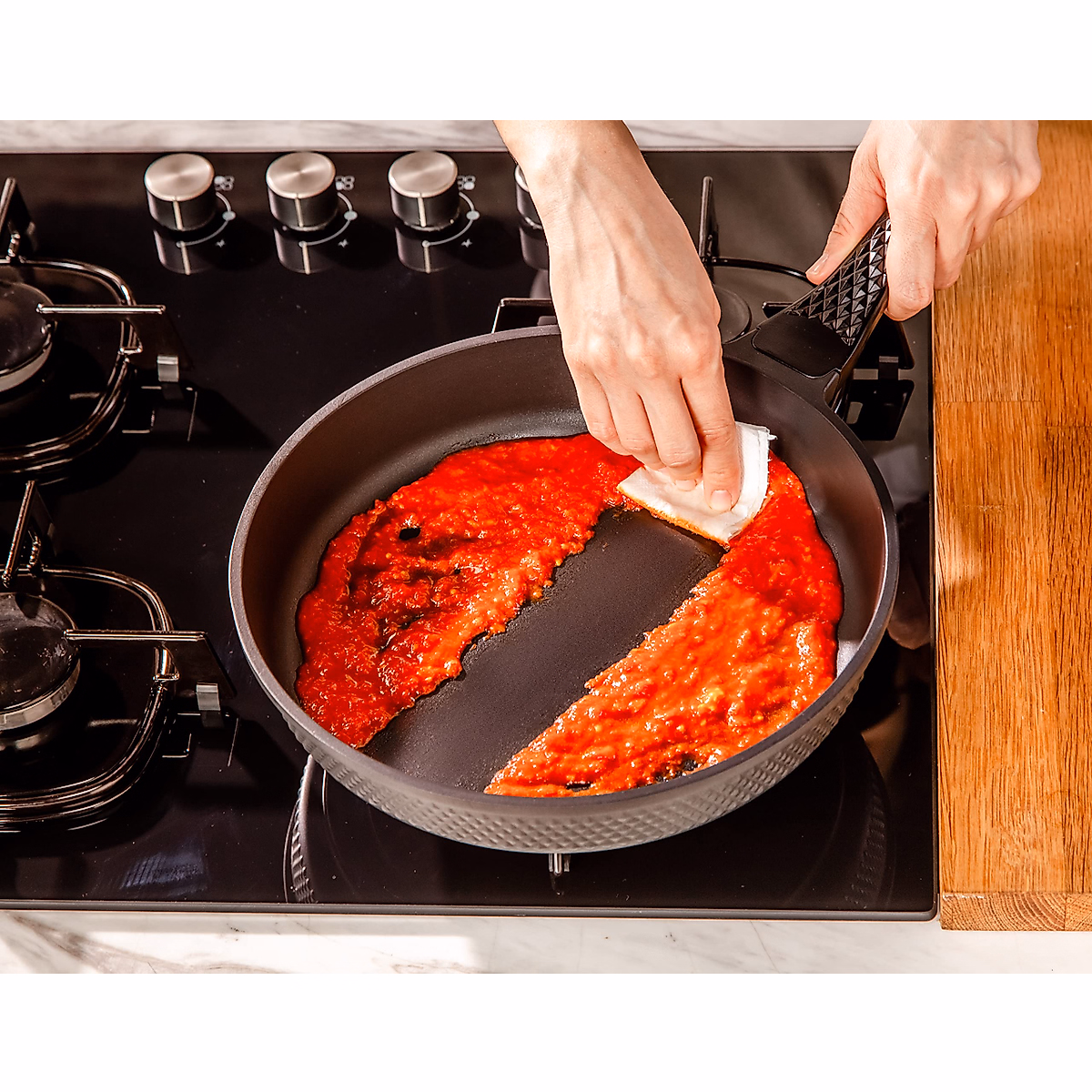 AMBOSS 11 Inch Nonstick Frying Pan –Reinforced With Titanium and Diamond Non Stick Coating Skillet Pan – No PFOA or PTFE – 4mm Heavy-gauge Body Super Easy Clean Fry Pan – Black