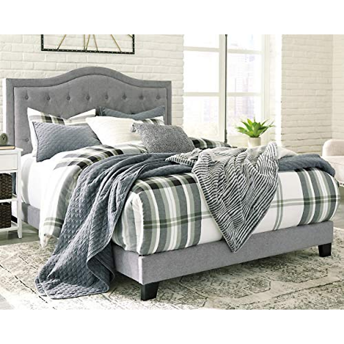 Signature Design by Ashley Jerary Queen Upholstered Tufted Bed Frame, Light Gray