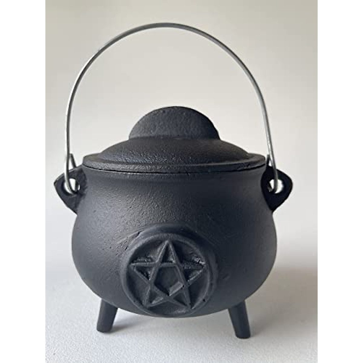 Pentagram Pentacle cast Iron Cauldron with lid and Handle, Witches Cauldron, Great for use with Charcoal Incense, Smudge Sage (Large 5.5 Inches)
