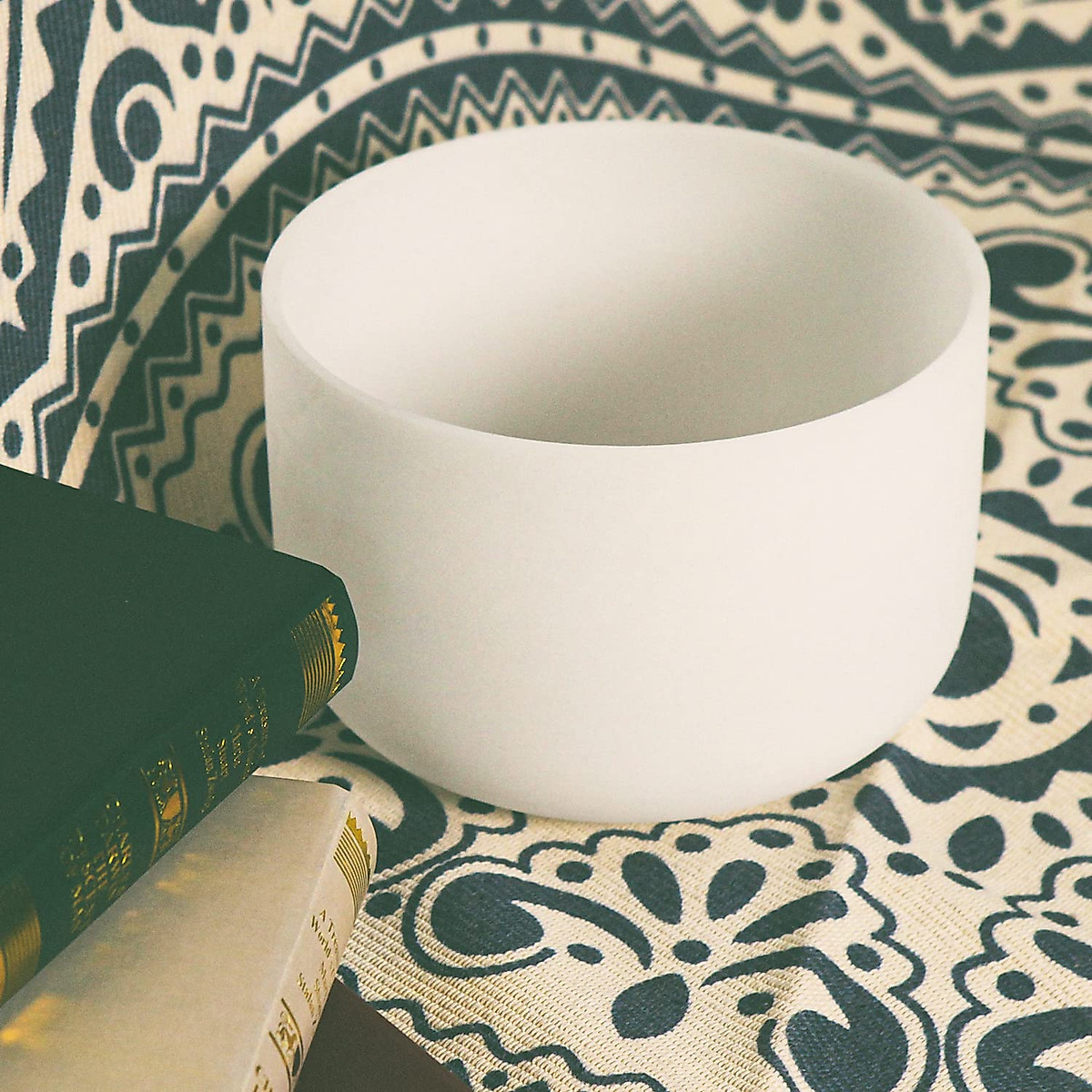 Hye-eun Crystal Singing Bowl,10 Inch 432Hz E Note Quartz Sound Meditation Bowls Solar Plexus Chakra with Carry Case for Yoga Healing Sound Energy Vibration