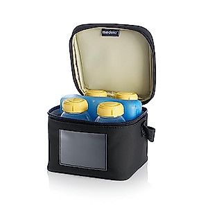 Medela Cooler Bag with 150 ml BPA-Free Bottles - Set of 4 Storage Bottles for expressing, Freezing and Storing Breast Milk, with a Storage Bag for Transporting Breast Milk