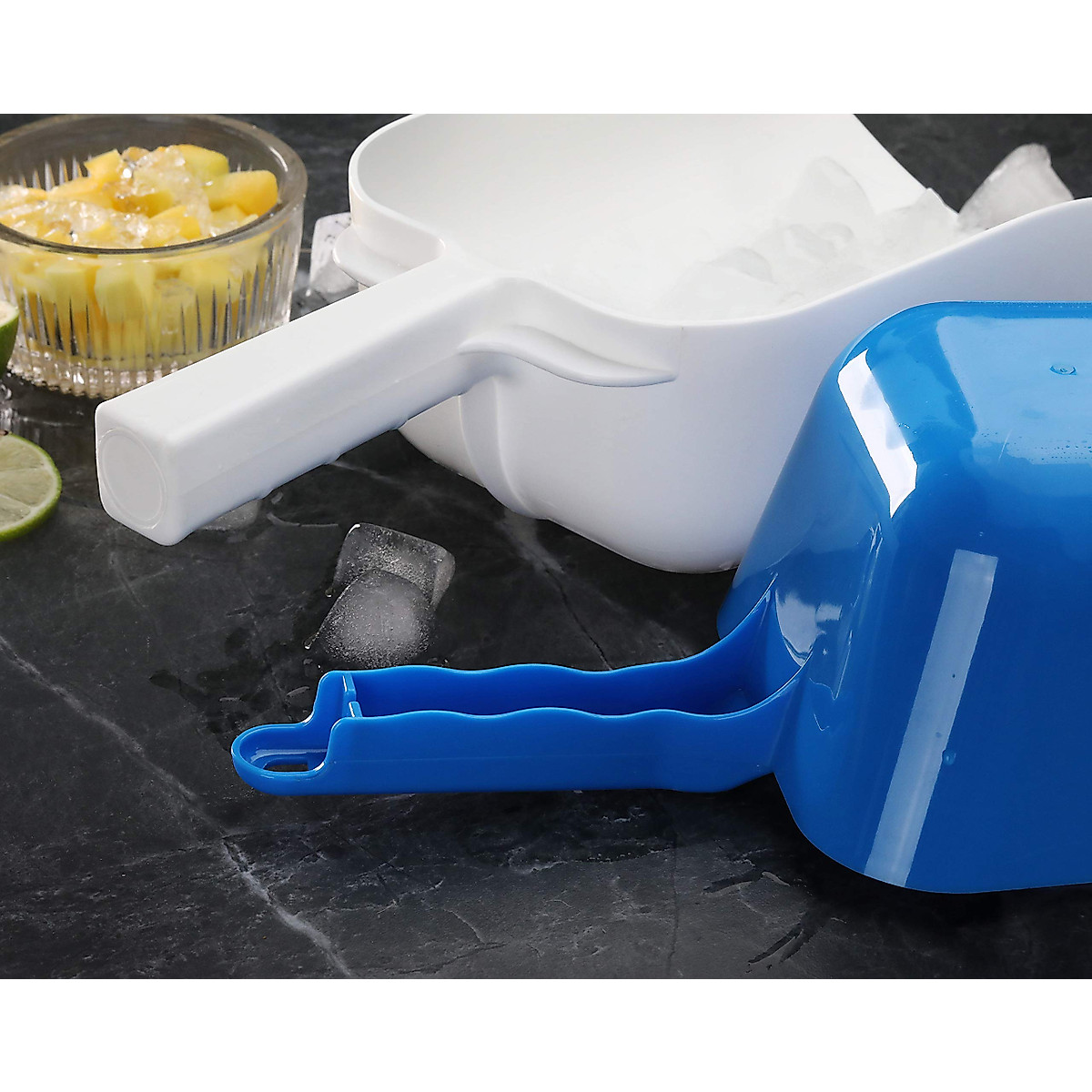New Star Foodservice 34462 Polycarbonate Plastic Utility Ice Scoop. Blue, 64-Ounce