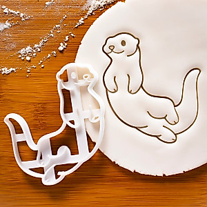 Set of 2 Otter cookie cutters (Design: Swimming Sea Otter and Otter Holding Hands), 2 pieces - Bakerlogy