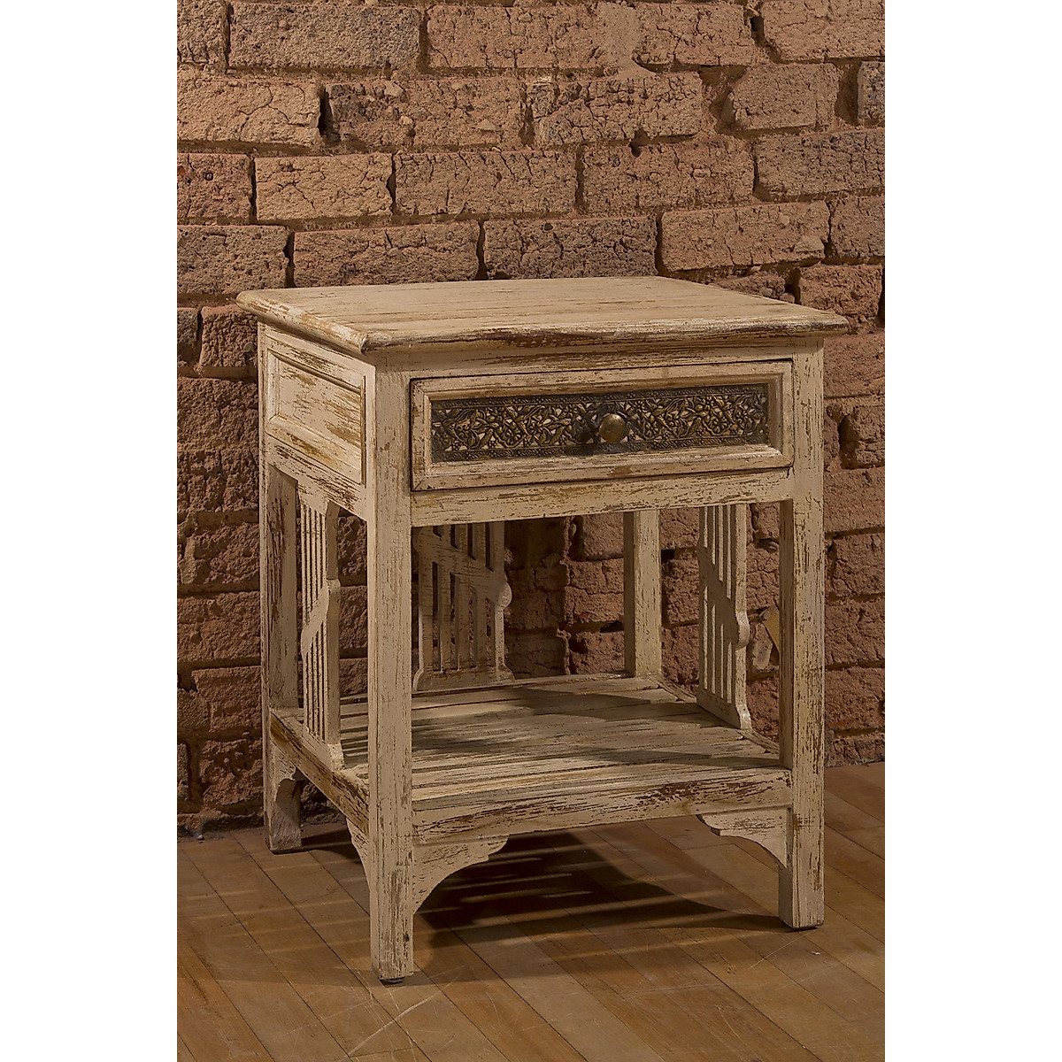 Hillsdale Furniture Hillsdale Balin Accent Table, 18", Distressed Whitewash Finish