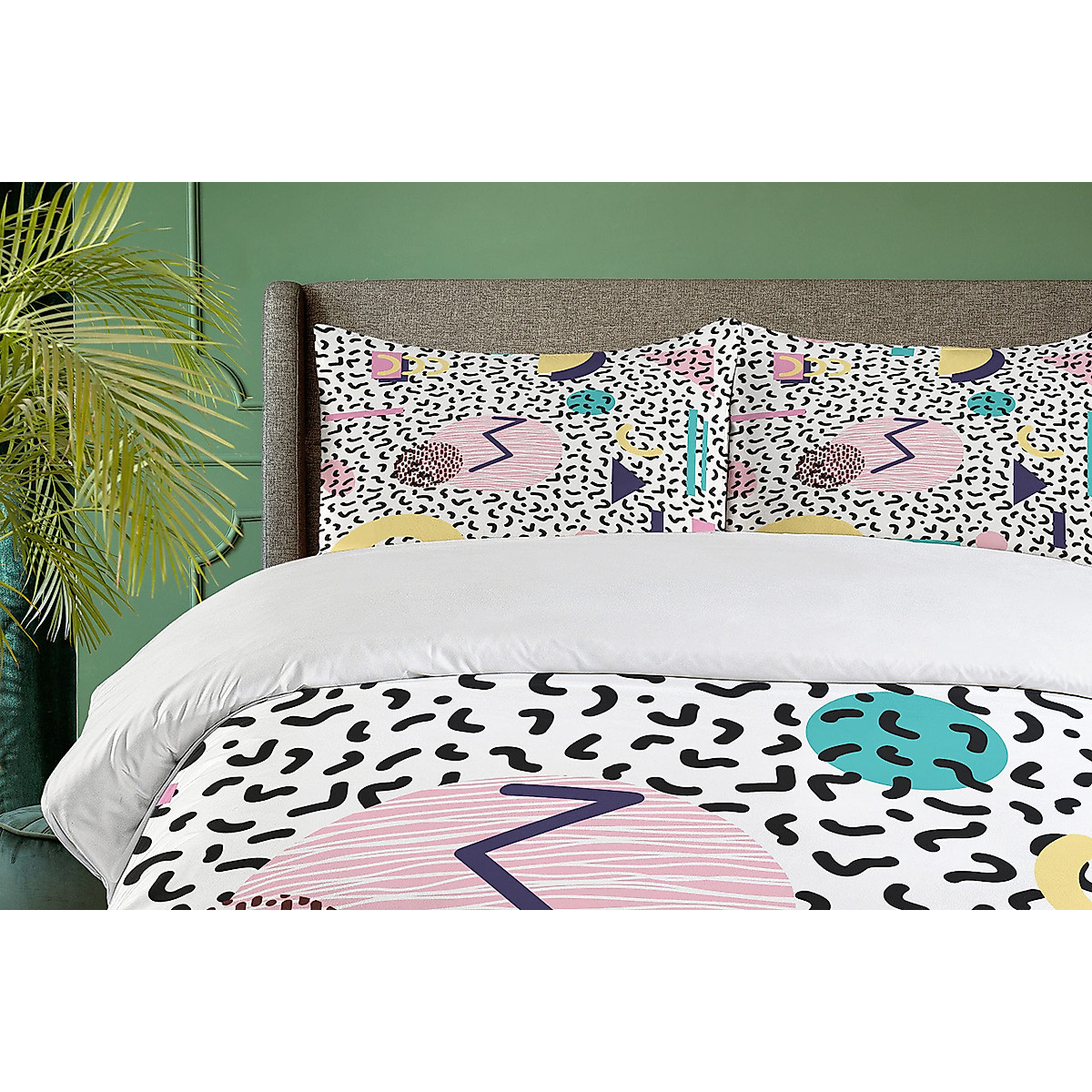 Ambesonne 90s Duvet Cover Set, Geometric Pattern in Retro Style Round Half Moon Triangle Shapes Art, Decorative 3 Piece Bedding Set with 2 Pillow Shams, Queen Size, Navy Yellow