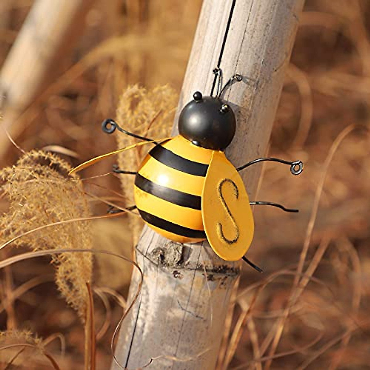 MorTime 4 Pack Metal Bee Wall Art Sculptures Garden Decorations, Hanging Bee Wall Decor Indoor Outdoor Garden Yard Lawn Decor