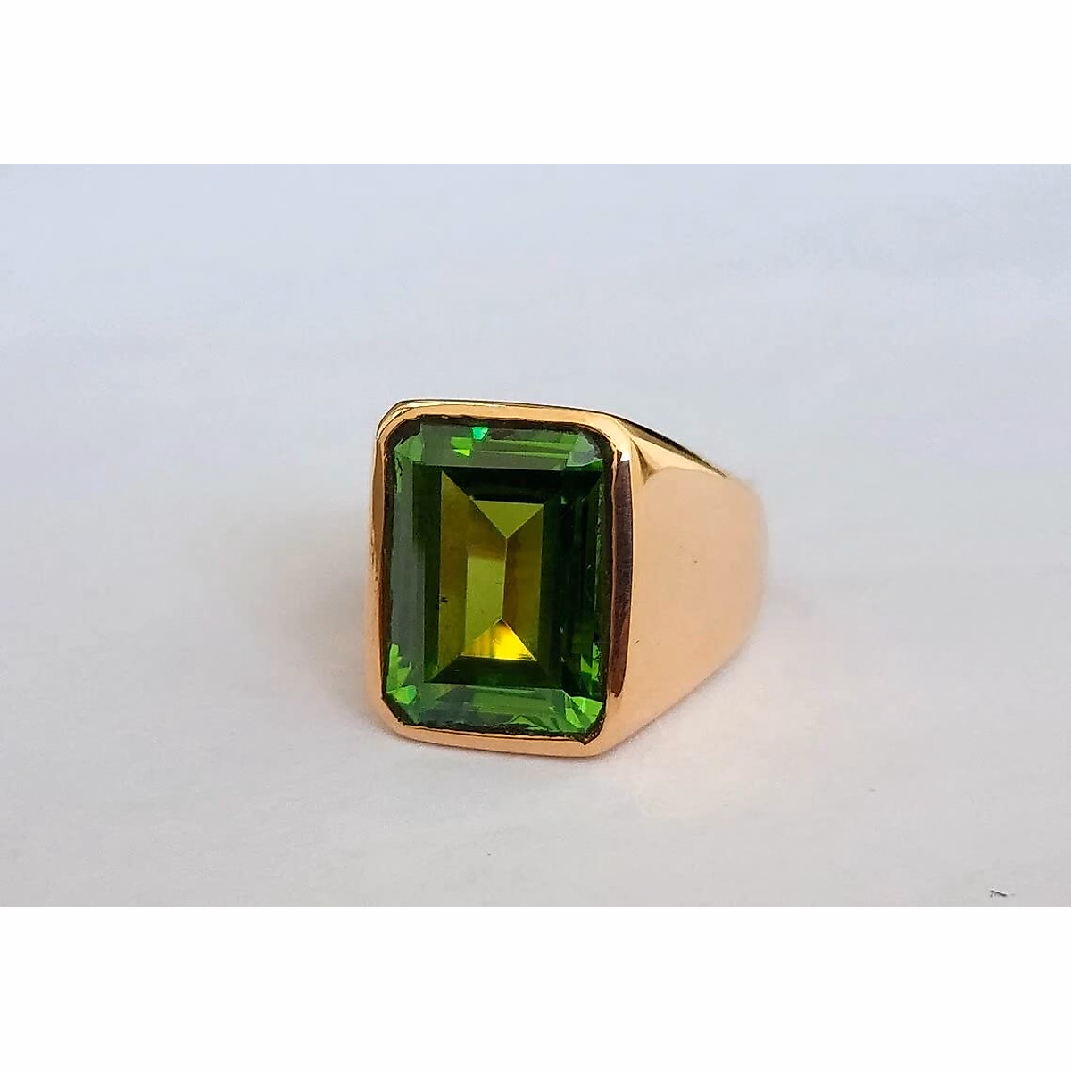 Natural Greenish Peridot Gemstone 925 Sterling Silver Gold Plated Ring/Anguthi For Men And Women's BY JEWELLERYHUB (5.00 Carat)