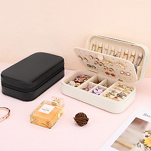 DesignSter Travel Jewelry Box, PU Leather Portable Jewelry Case, Small Jewelry Boxes for Gifts, Travel Jewelry Organizer for Women Rings Earrings Necklaces Bracelets (Beige)