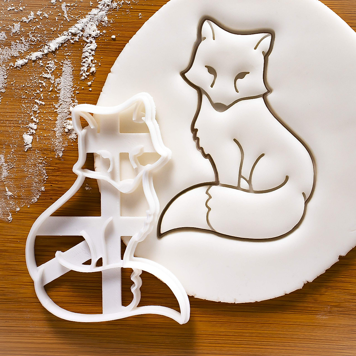 Set of 2 Fox cookie cutters (Designs: Fox Sleeeping and Sitting), 2 pieces - Bakerlogy