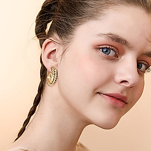 UBGICIG 6 Pairs Gold Clip on Hoop Earrings For Women Fashion Clip on Earrings Gold Chunky Hoop Earrings No Piercing Fake Earrings Set (Gold Tone)