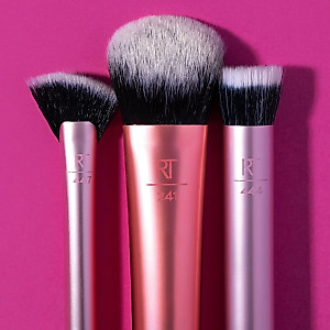 Real Techniques Seamless Complexion Makeup Brush, For Foundation, Primer, & Moisturizer, Multipurpose Foundation Brush Or Skincare Tool, Streak-Free, Buildable Coverage & Natural Finish, 1 Count