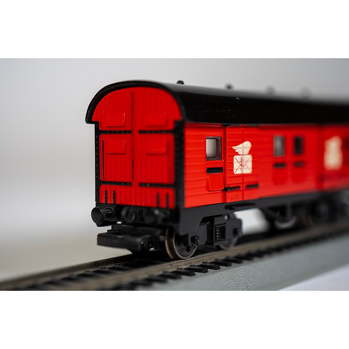 Bachmann Trains - THOMAS & FRIENDS MAIL CAR - RED - HO Scale
