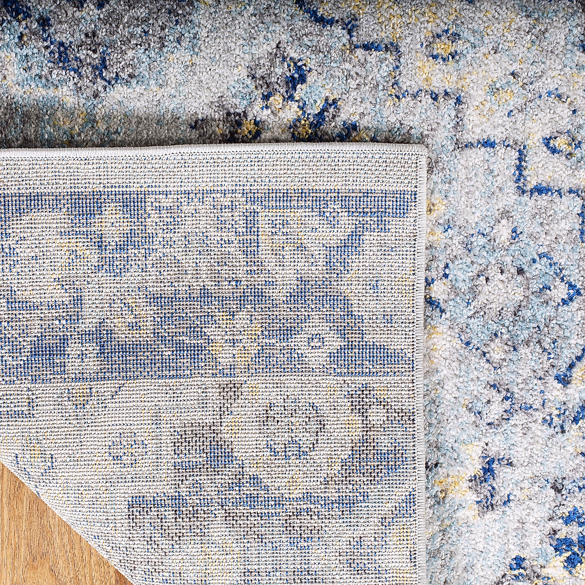 SAFAVIEH Madison Collection Accent Rug - 4' x 6', Grey & Cream, Diamond Medallion Distressed Design, Non-Shedding & Easy Care, Ideal for High Traffic Areas in Entryway, Living Room, Bedroom (MAD616F)