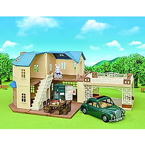Calico Critters Large House with Carport Gift Set, Dollhouse Playset with Collectible Figure, Vehicle, Furniture and Accessories - Amazon Exclusive!