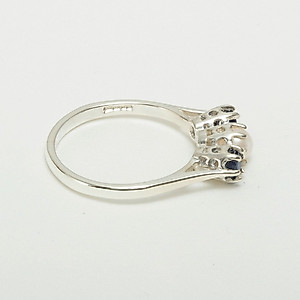 LetsBuyGold 925 Sterling Silver Cultured Pearl & Sapphire Womens Band Ring - Size 7