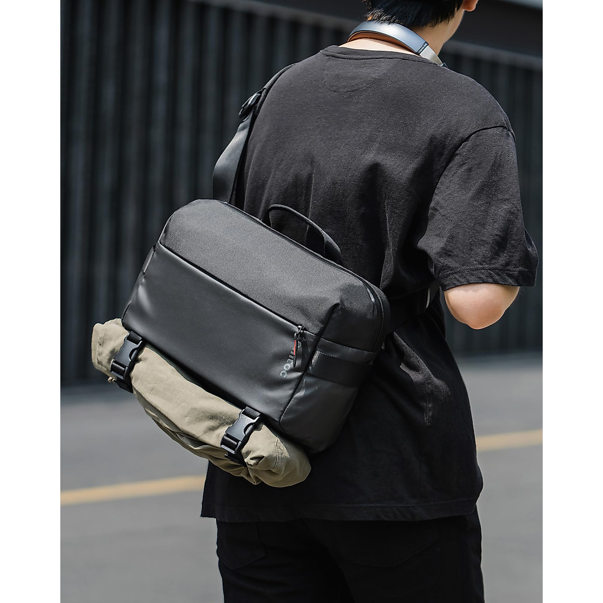 tomtoc Laptop Messenger Shoulder Bag for 13 inch iPad Pro/Air, 13 inch MacBook Pro/Air, Minimalist Chest Crossbody Bag, Water-resistant Everyday Carry Pack for Business, Travel, Work