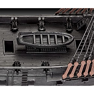 Revell 05499 - Pirates of The Caribbean - The Black Pearl 1: 150 Scale
