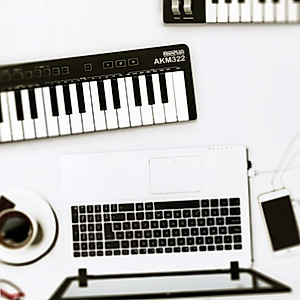 AKM322 32-Key MIDI Keyboard Controller with Cubase LE