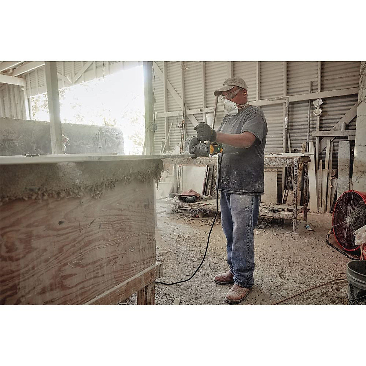 DEWALT Angle Grinder, Variable Speed, 5-Inch, 13-Amp, Corded (DWE43231VS)