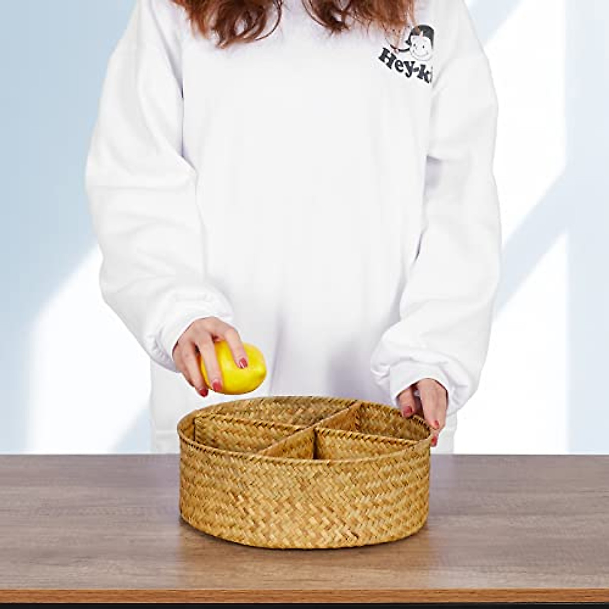 YIFANZHIBIAN Seagrass Storage Basket，Eco-friendly Wicker Basket with Lid，Woven Water Hyacinth Basket，Handmade and Natural Rattan Baskets with 4 Sections for Living Room（Round, Yellow Color）